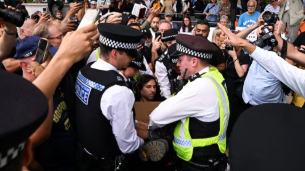 London Police arrest over 460 in protest against UK's ban on Palestine ...