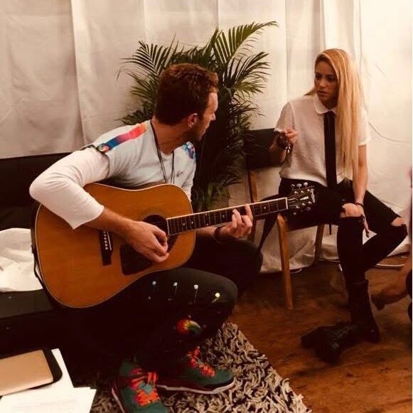 Shakira Moves On from Piqué and Sparks Romance with Chris Martin: Here ...
