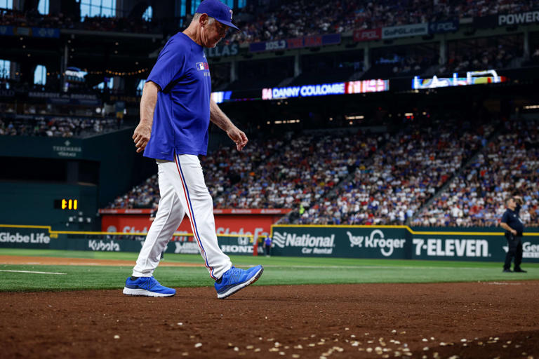 Watch: Josh Hamilton receives his Rangers Hall of Fame jacket, throws ...
