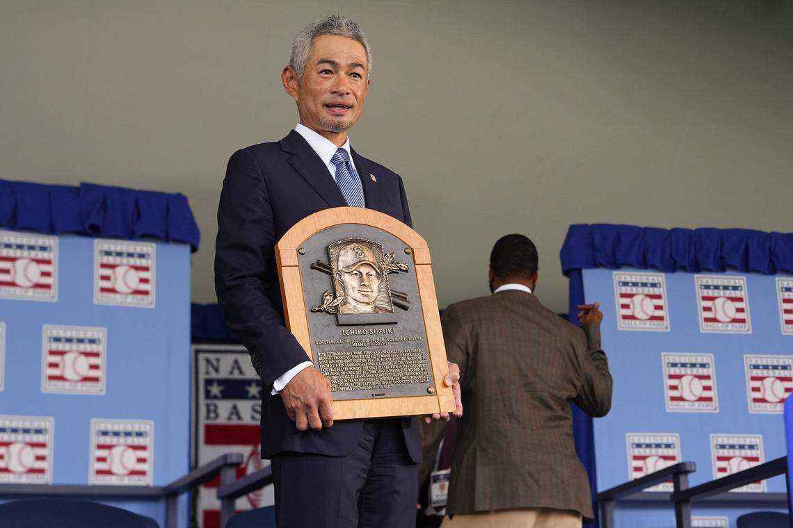 Mariners retire Ichiro's No. 51, announce statue: ‘The highest honor'