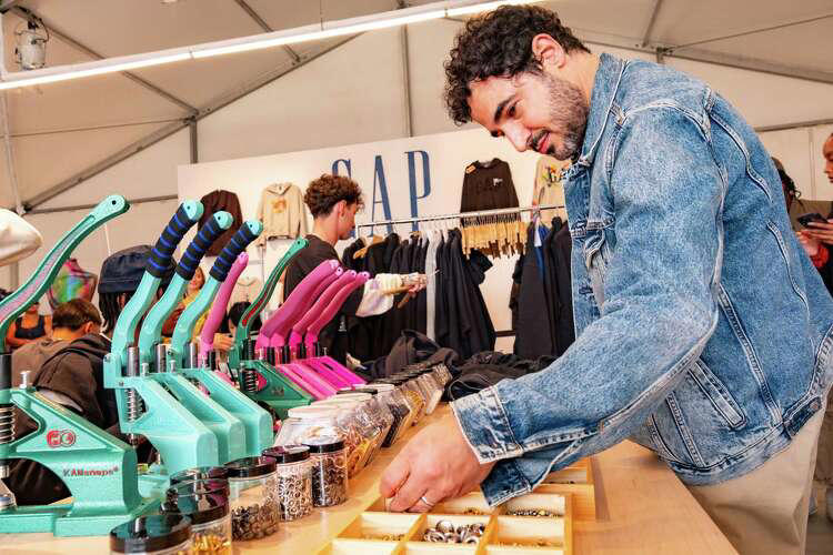 Outside Lands attendees are splurging $90 for Gap's ‘Hoodie House ...