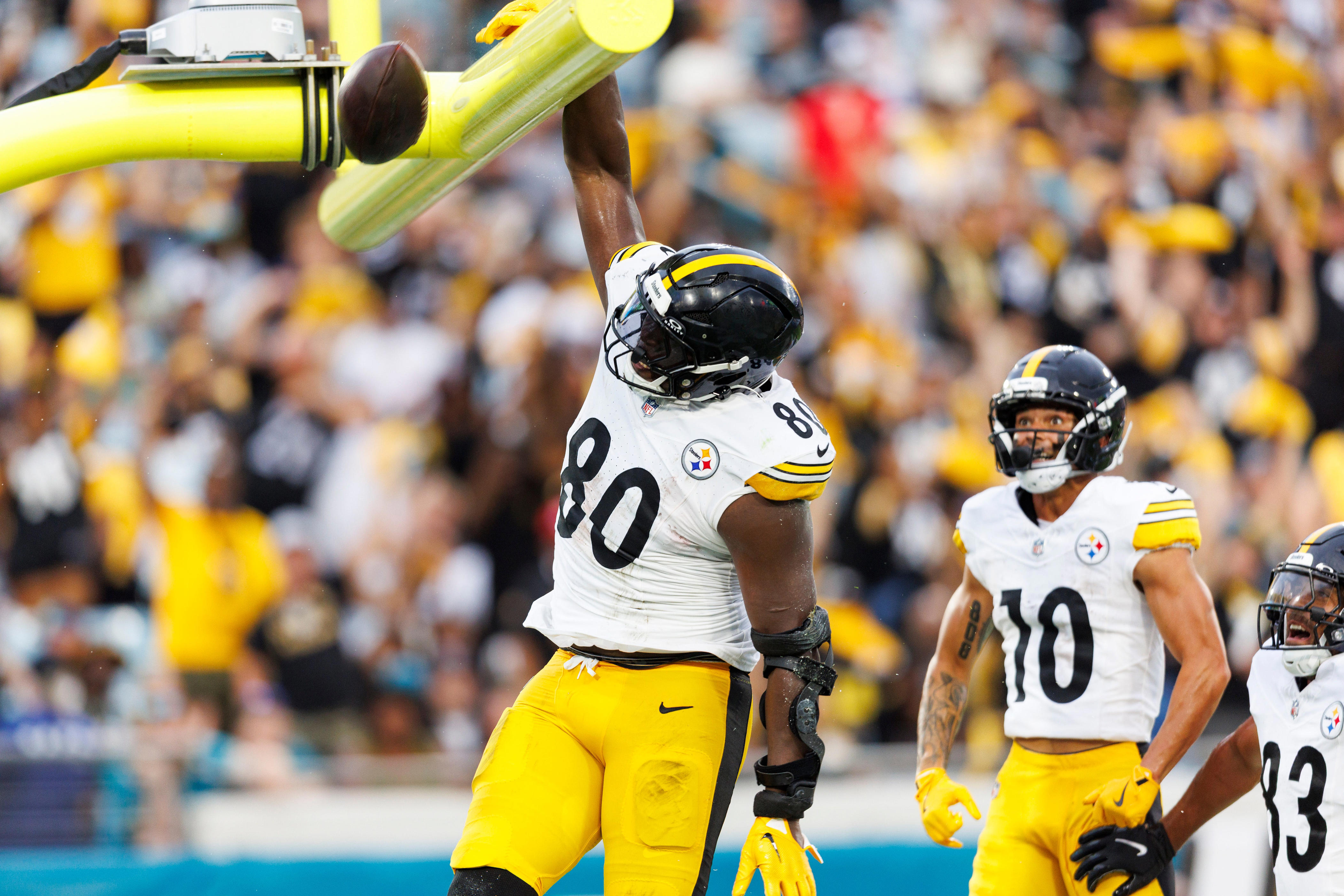 Steelers TE Darnell Washington scores first TD of preseason, gets ...