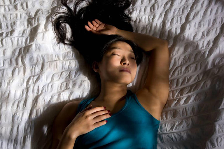 Fall asleep in the heatwave easily with duvet trick that's totally free