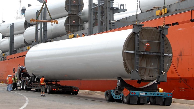 What Is A Steer Car And How Does It Help Semi-Trucks Manage Long Loads?