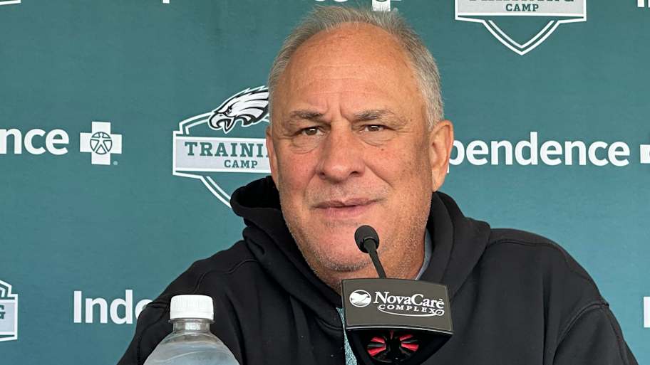 Eagles' Vic Fangio Explains First-Round Pick's Light Workload Vs. Bengals