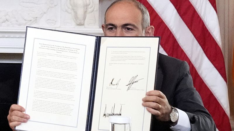 Il mondo reagisce all'accordo di pace tra Armenia e Azerbaigian