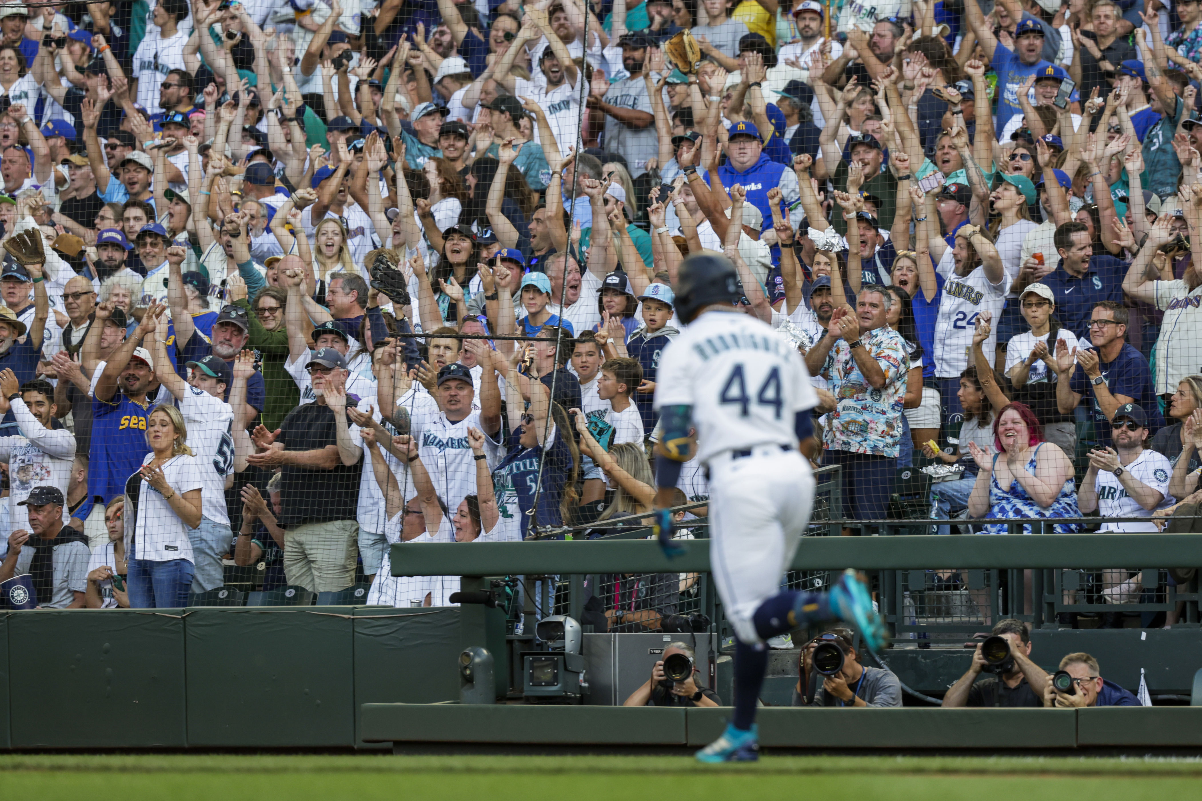 Mariners retire Ichiro’s number, Rays in 7-4 win