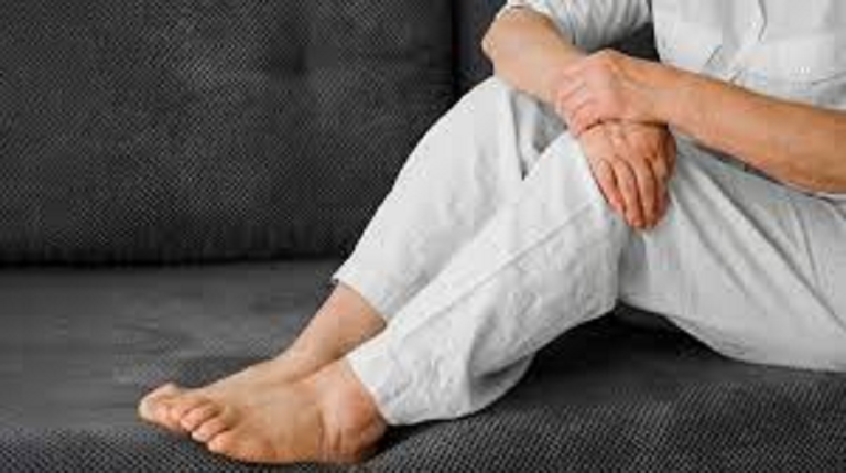 Which disease is associated with the symptom of jerky movement of hands ...