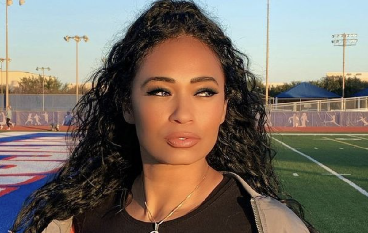 NFL Fans Defending What Shedeur Sanders' Mom Wore To Game