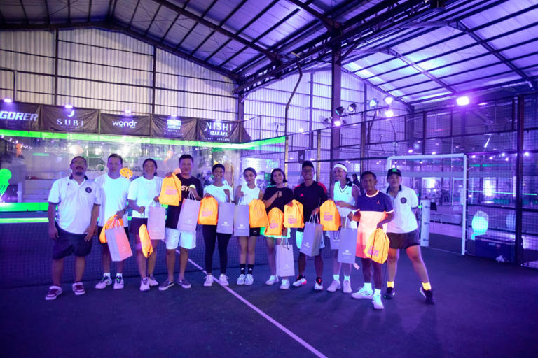 Kemeriahan Turnamen 'Glow Party' bersama Padel Ubur Ubur