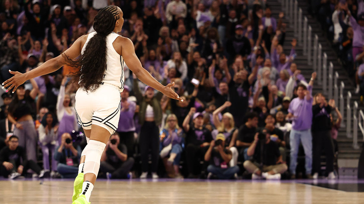 Valkyries’ emotional reaction to injured Kayla Thornton’s return to ...