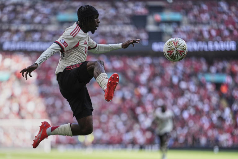 Henderson the hero as Crystal Palace beats Liverpool in penalty ...