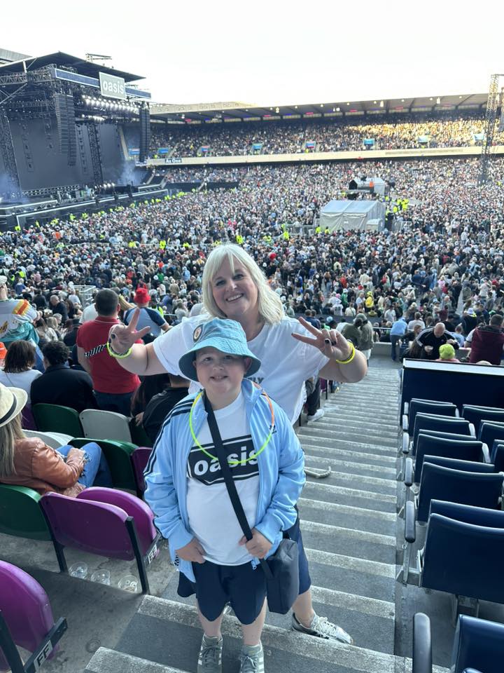 36 incredible fan photos from first two Edinburgh Oasis concerts at ...