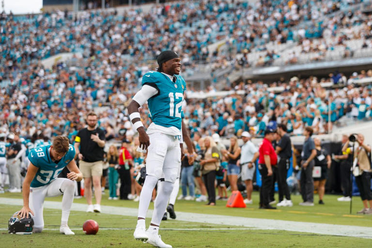 How ‘nervous’ Travis Hunter fared in dual-threat NFL debut