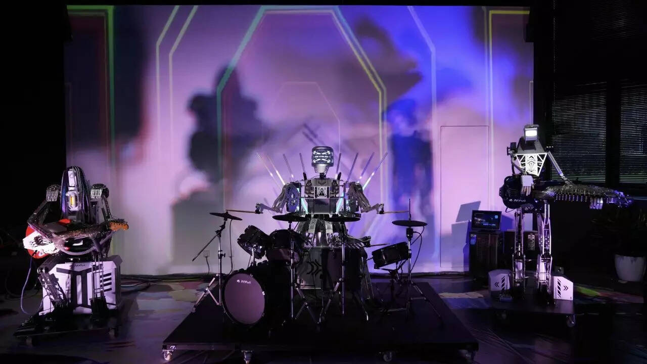 China opens world's first Robot Mall: lifelike robots on sale, AI ...