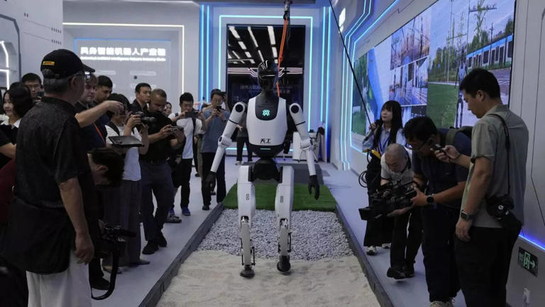 China opens world's first Robot Mall: lifelike robots on sale, AI ...