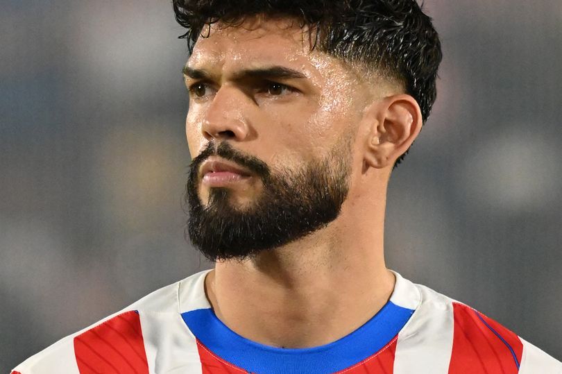 Sunderland switch transfer focus to new target as defender race heats up