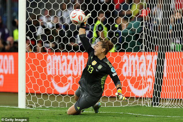 Spain goalkeeper Cata Coll hits back at England star Hannah Hampton's claim