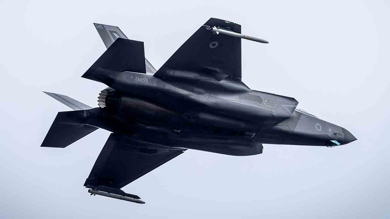 British F-35B Fighter Jet Makes Emergency Landing in Japan