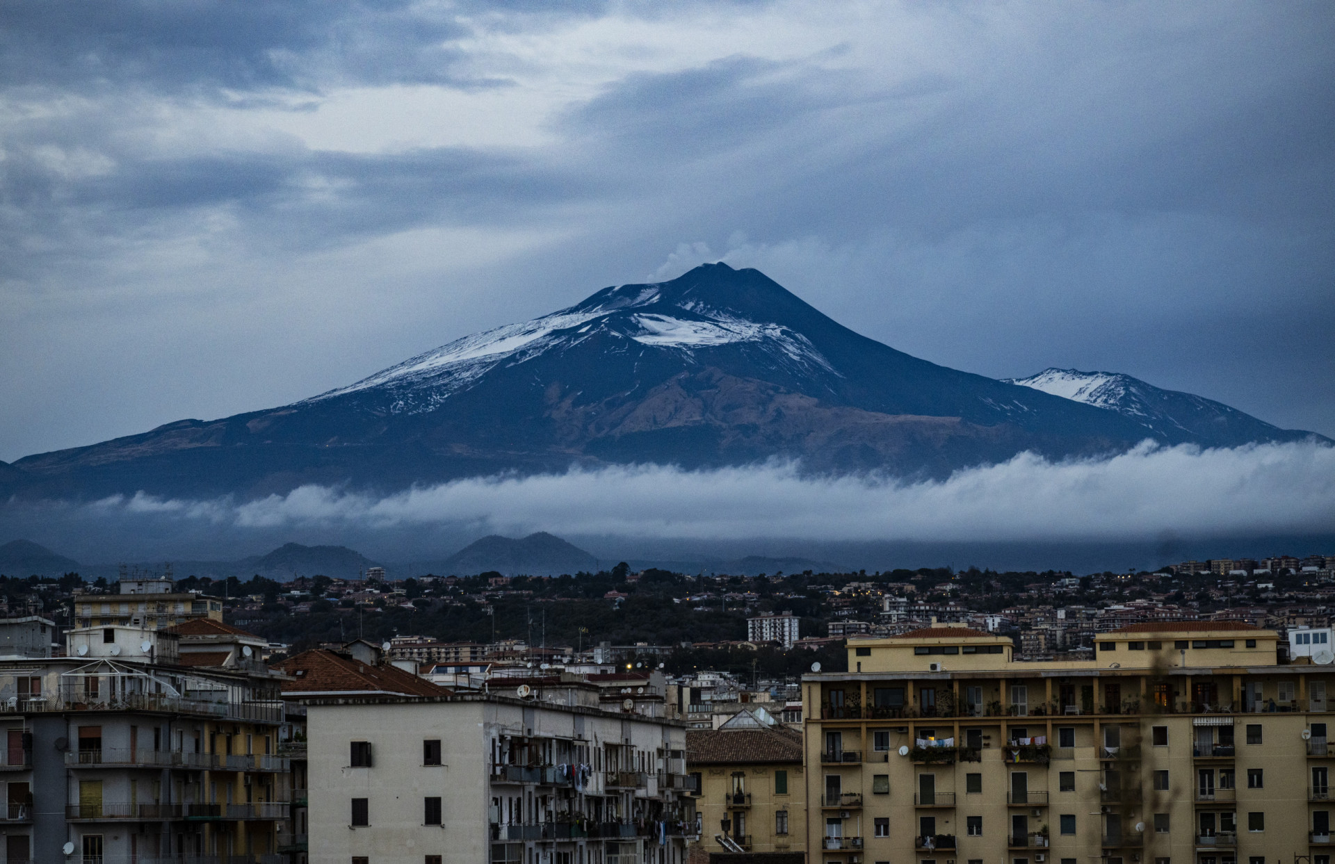 Im Bann der Vulkane: Eine Reise durch Europas feurige Naturwunder