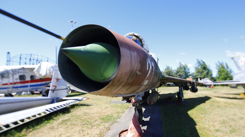 Why Don't Modern Fighter Jets Use Nose Intakes Anymore?