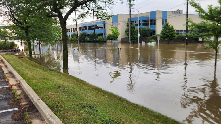 Milwaukee flood recovery; IMPACT 211 data on disaster response