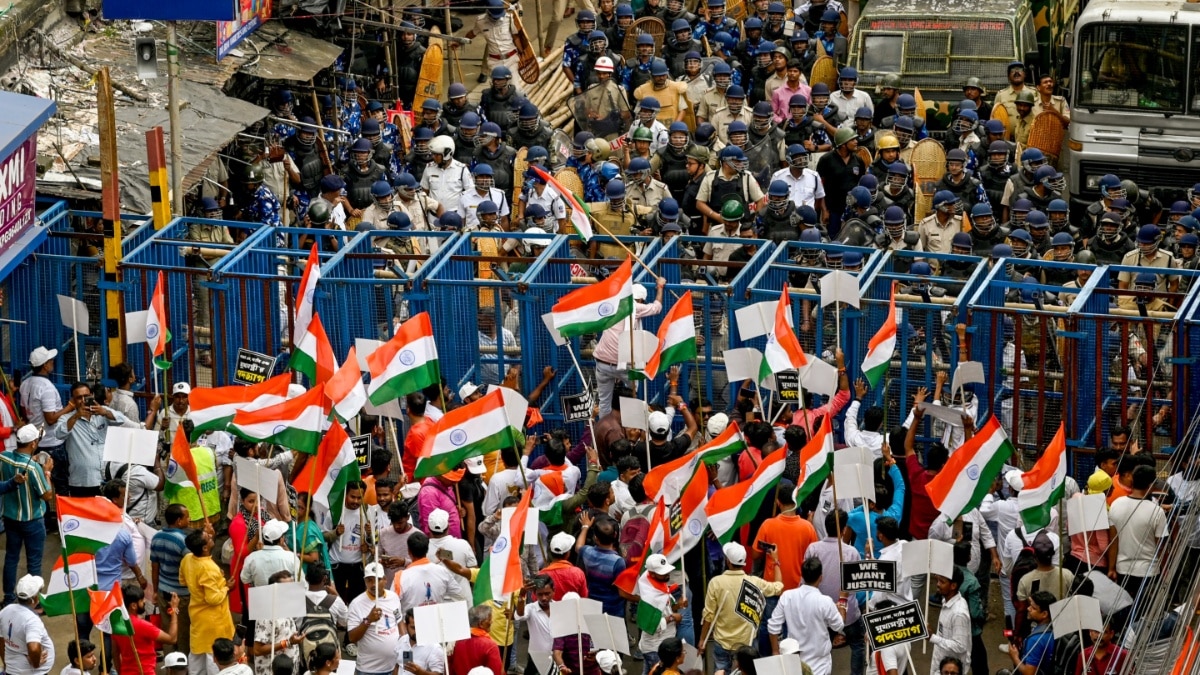 'Women Police Hit My Wife’: RG Kar Victim's Father Backs BJP Allegation ...