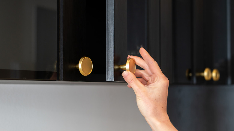 The Kitchen Cabinet Rule To Know Before Installing Your Knobs Or Pulls