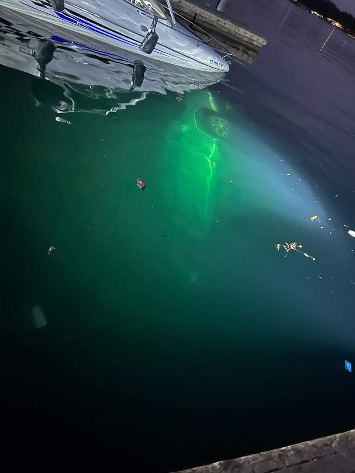 Boat owner has bad day at American Lake boat launch in Lakewood, photos ...