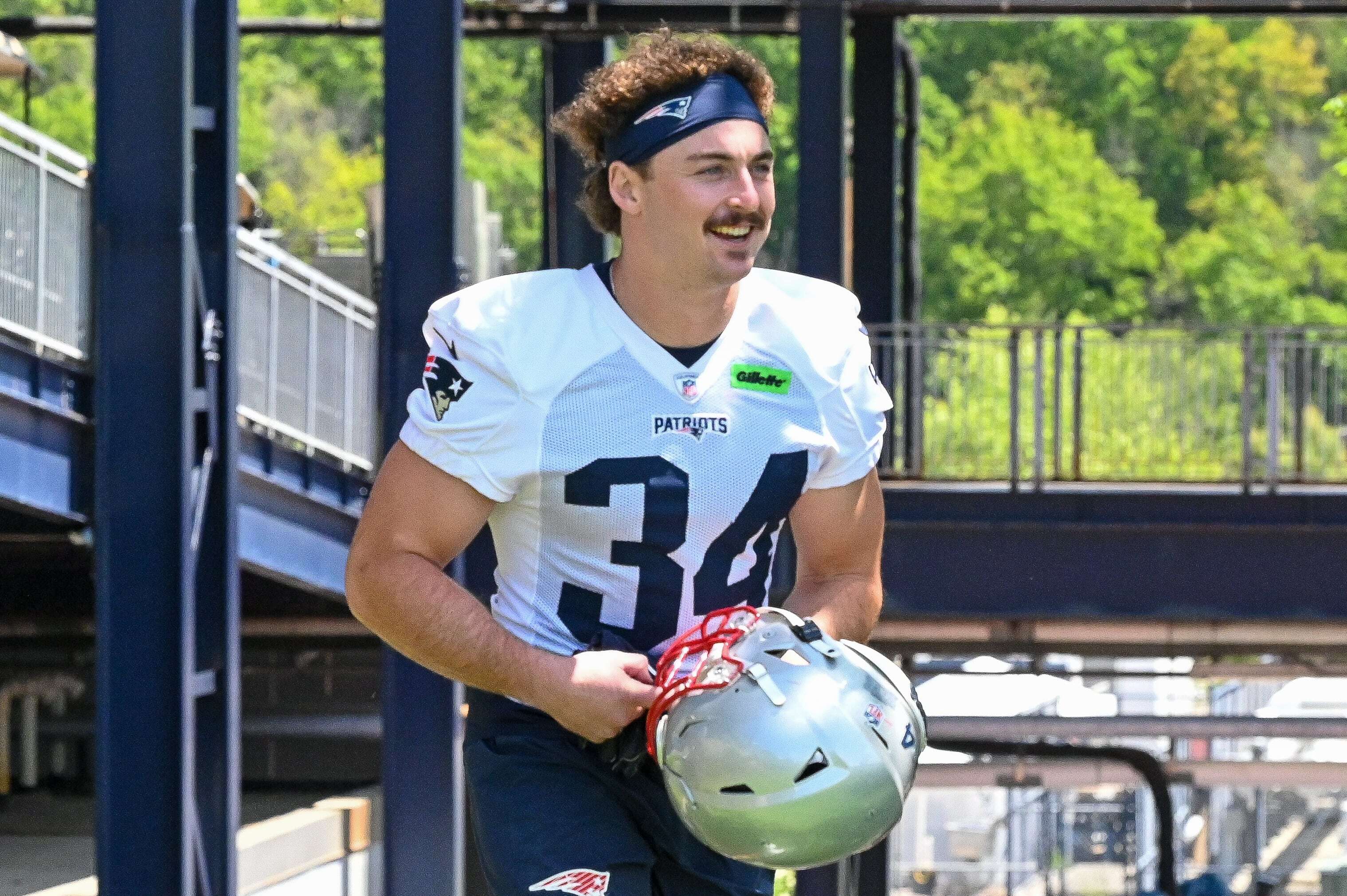 Patriots promising undrafted rookie out with broken foot