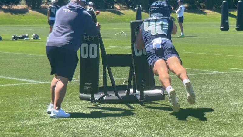 Rookie Robbie Ouzts in fullback drill with coach Kennedy Polamalu at ...