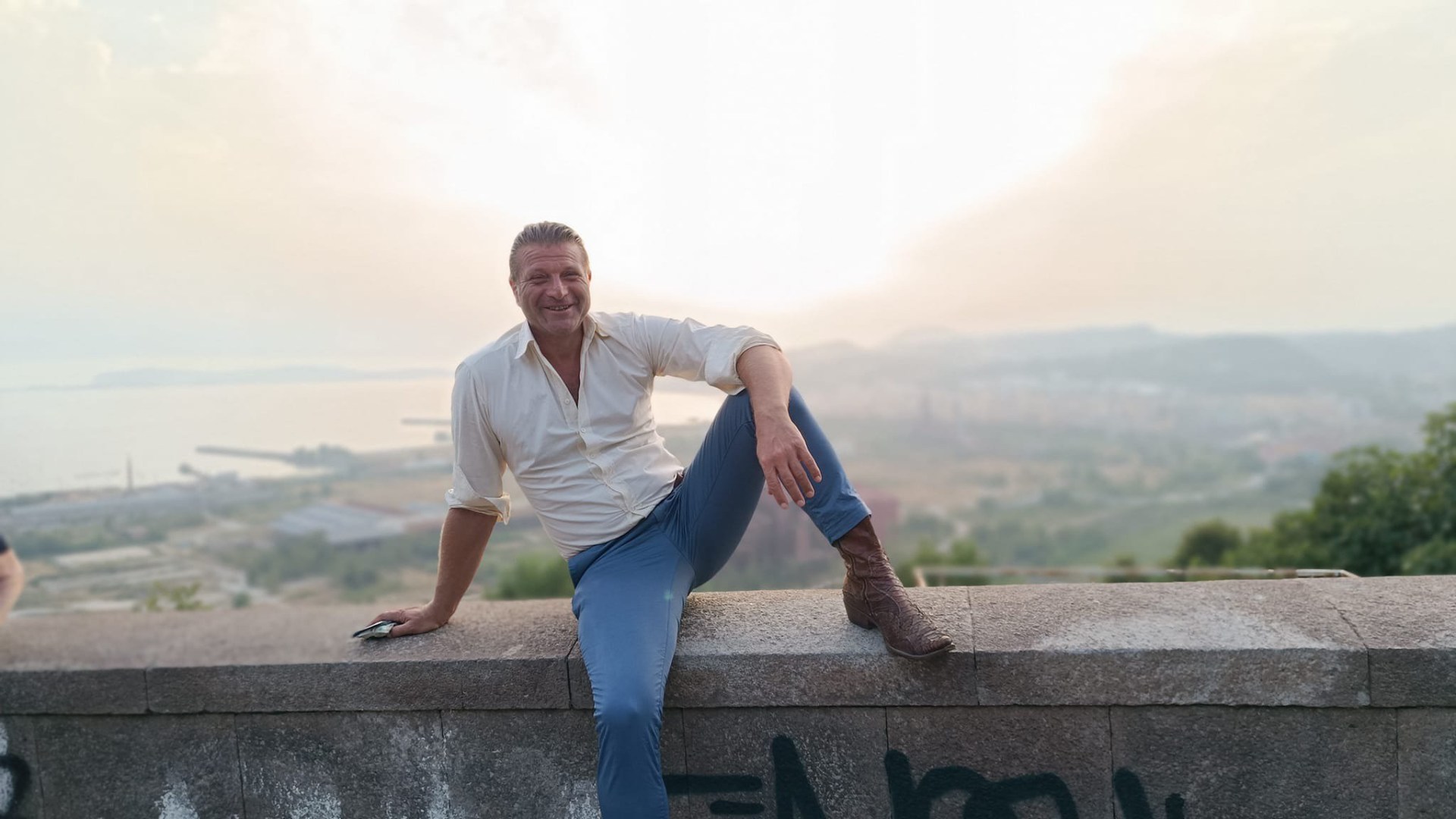 Musician dies as botulism outbreak linked to broccoli