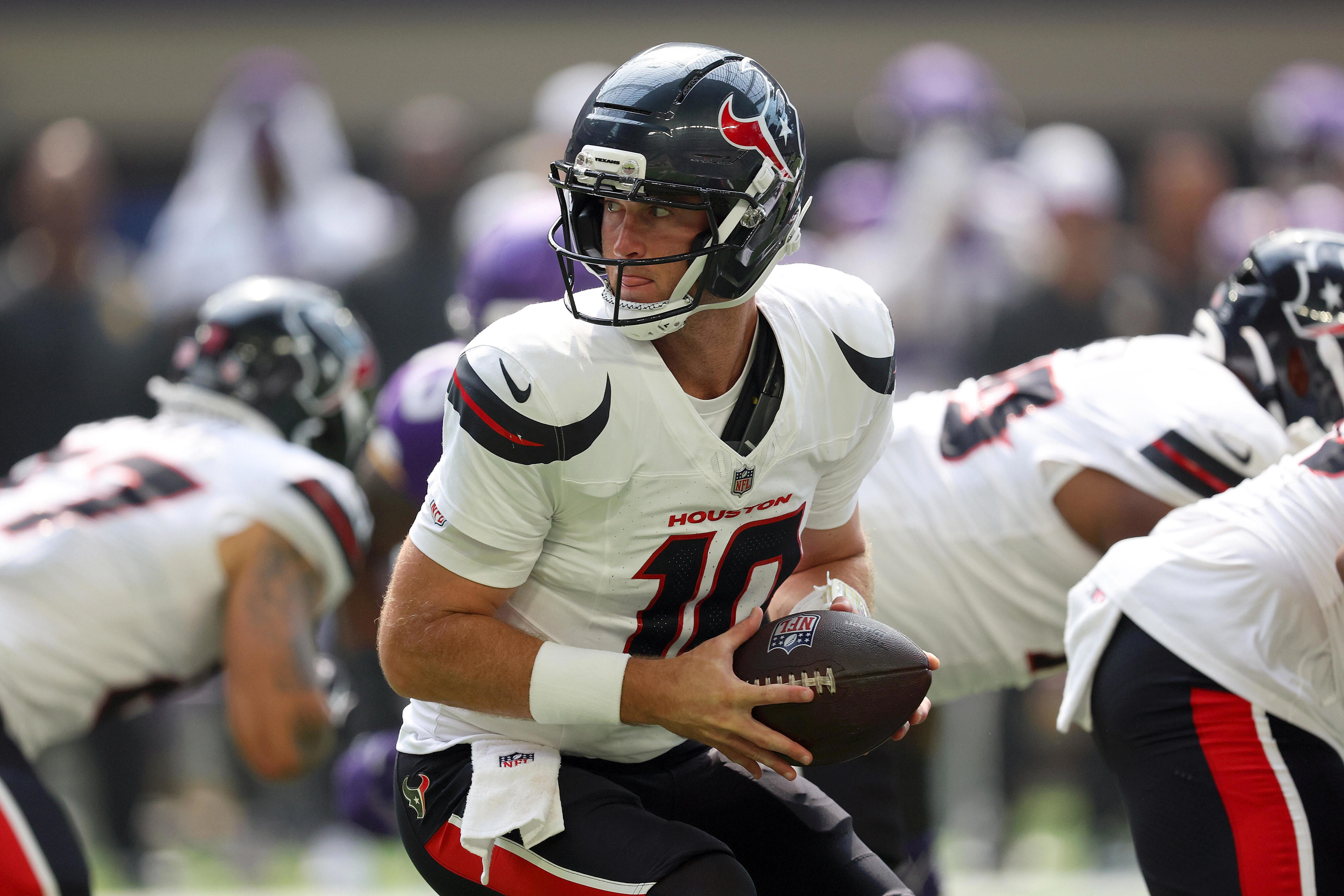 Texans' Mills throws touchdown, leads offense in preseason loss to Vikings