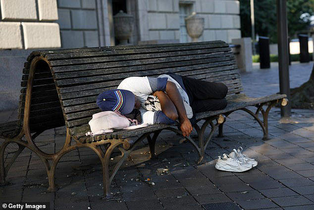 FBI agents begin to flood Washington DC as Trump posts images of ...