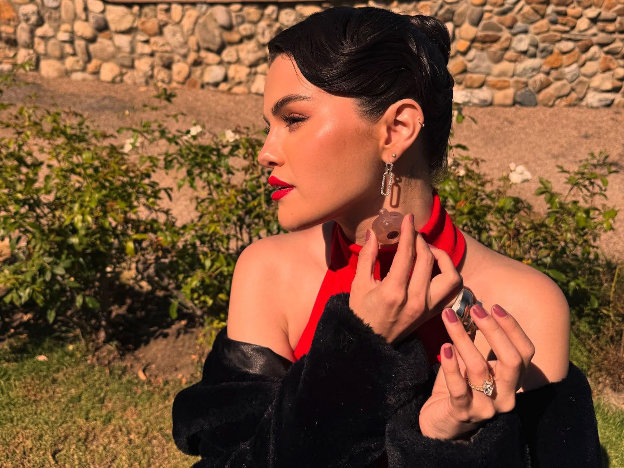 Selena Gomez and Benny Blanco pack on the PDA during intimate date ...