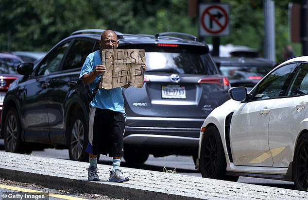 FBI agents begin to flood Washington DC as Trump posts images of ...
