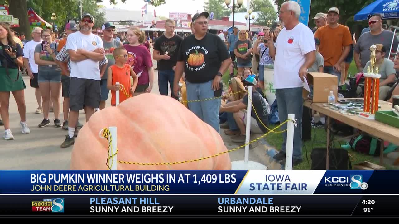 Record squashed: Biggest pumpkin winner breaks all-time mark