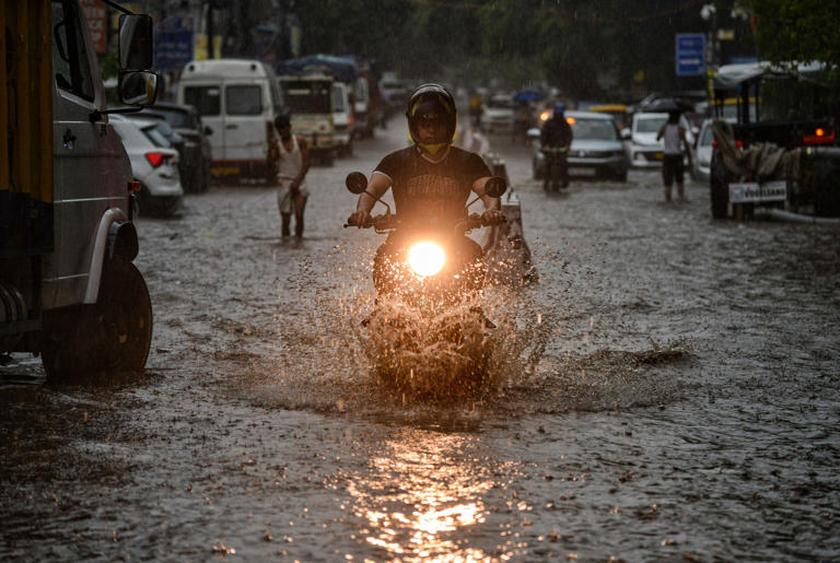 Delhi Weather Today: Expect High Humidity, Isolated Showers In National ...