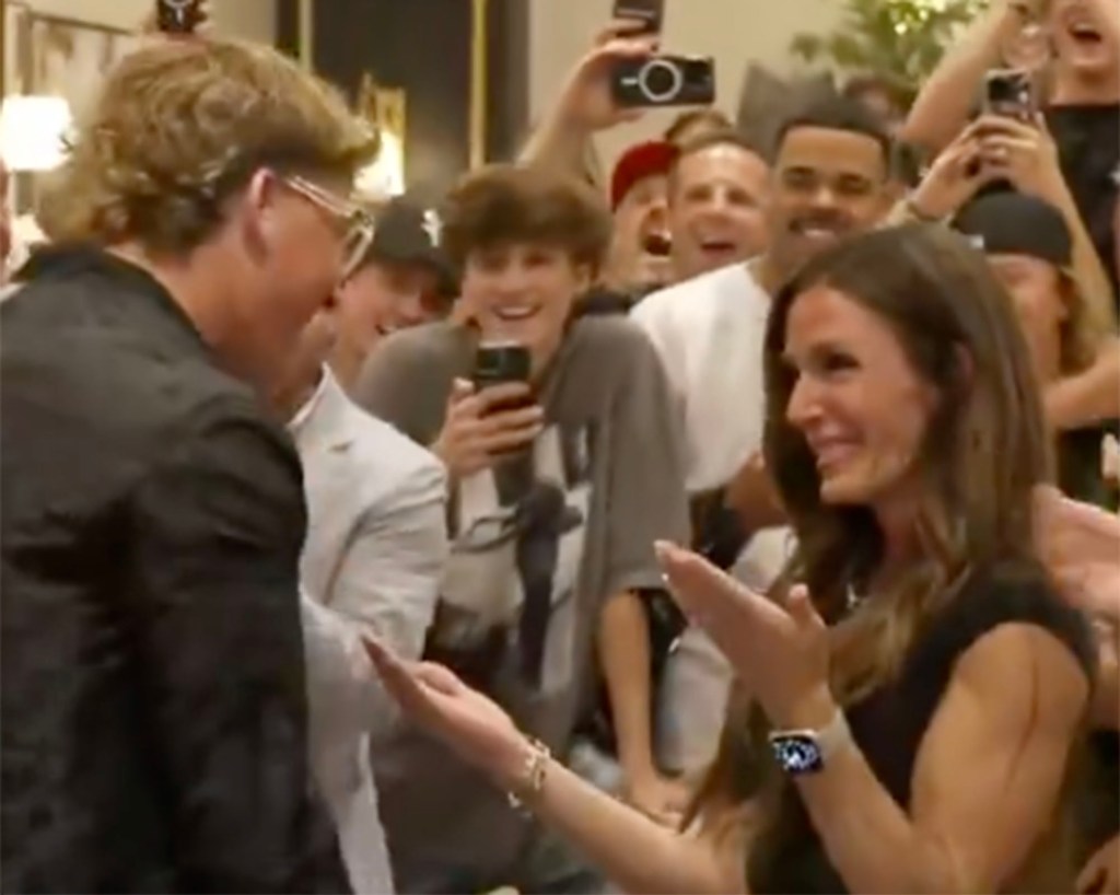 Jaxson Dart shares heartwarming moment with mom after dazzling Giants ...