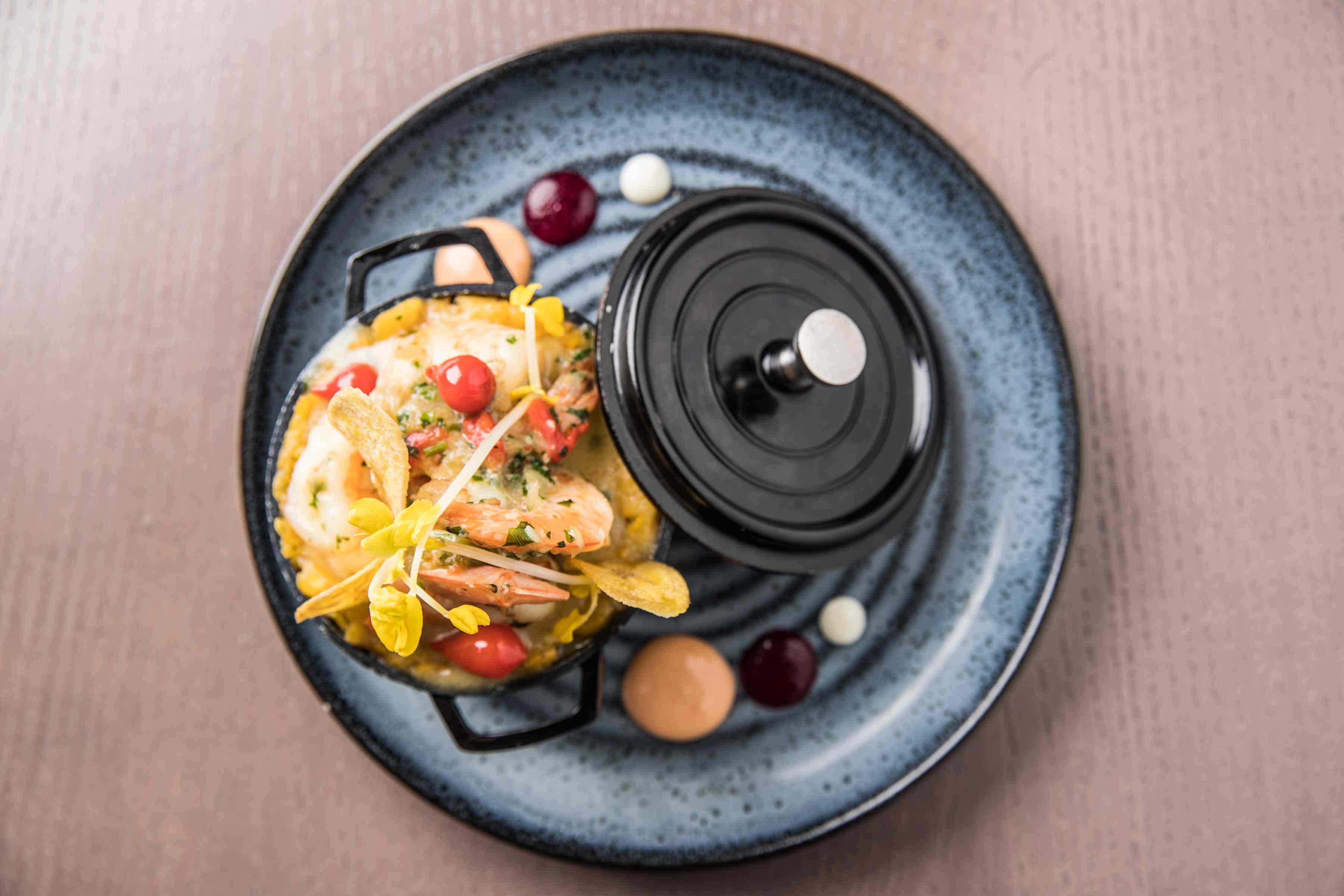 Mofongo tradicional con un toque irresistible de ajo y chicharrón