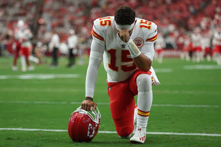 Patrick Mahomes shows his true colors next to Chiefs OC after being removed