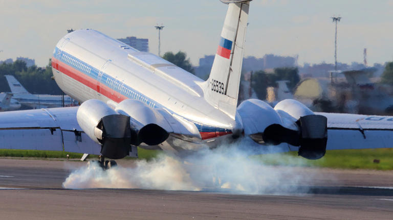 How Hot Do Airplane Brakes Get And How Do They Avoid Brake Fade?