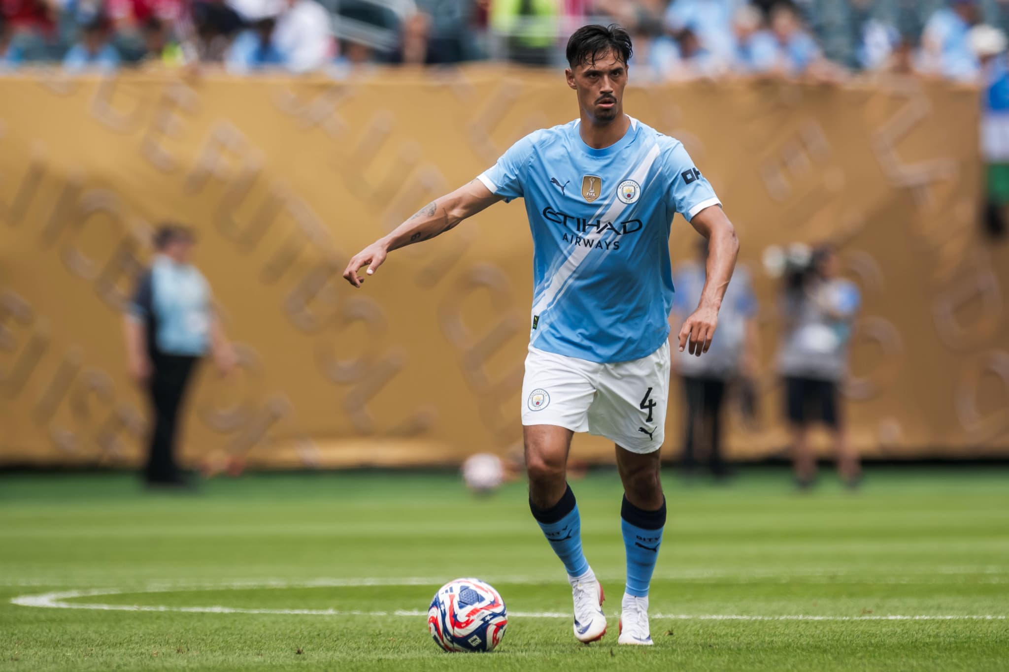 La boulette de Manchester City sur le maillot de sa recrue Tijani ...