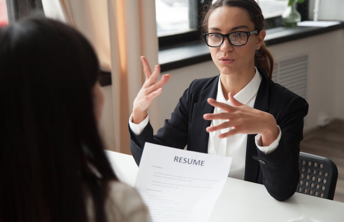 6 examples for describing yourself in an interview (and why they work)