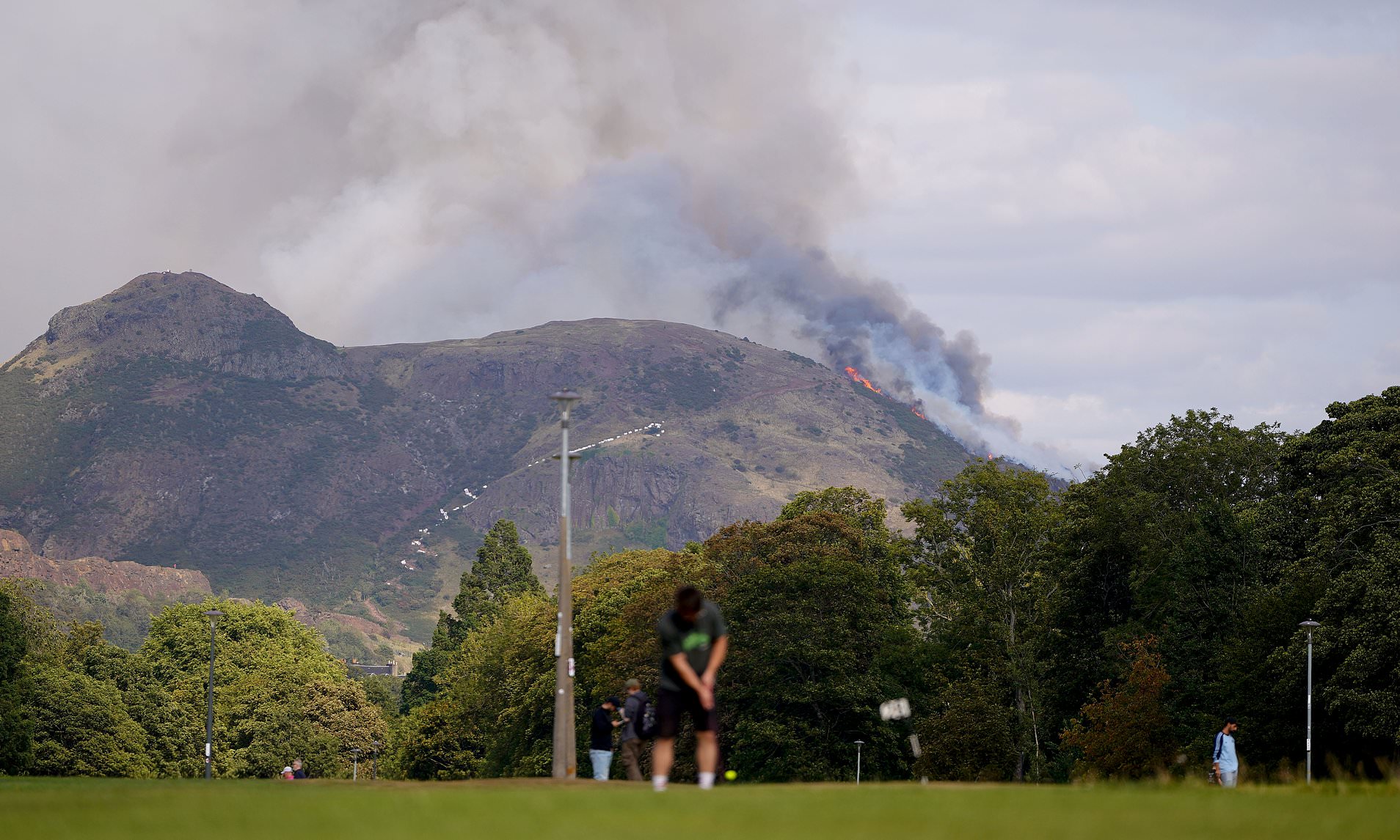 Arthur's Seat fire: Crews battle blaze at landmark as witnesses tell of 'visitors rushing off hill'