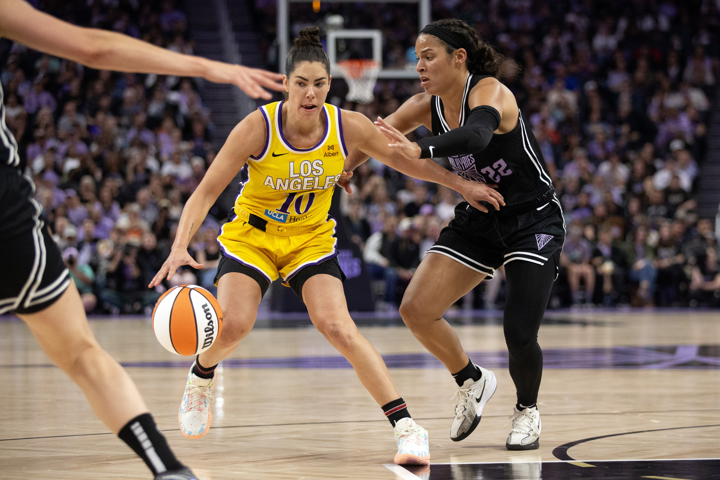 New angle emerges of Kelsey Plum’s flagrant foul for kicking opponent
