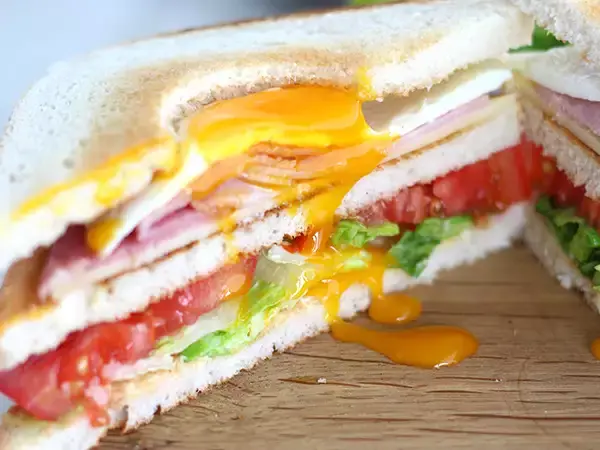 Egg club sandwich