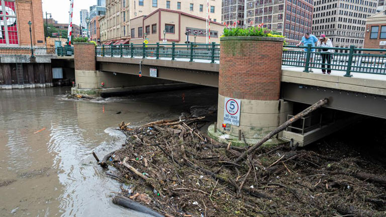 Milwaukee contends with flash flooding, state fair and airport affected ...