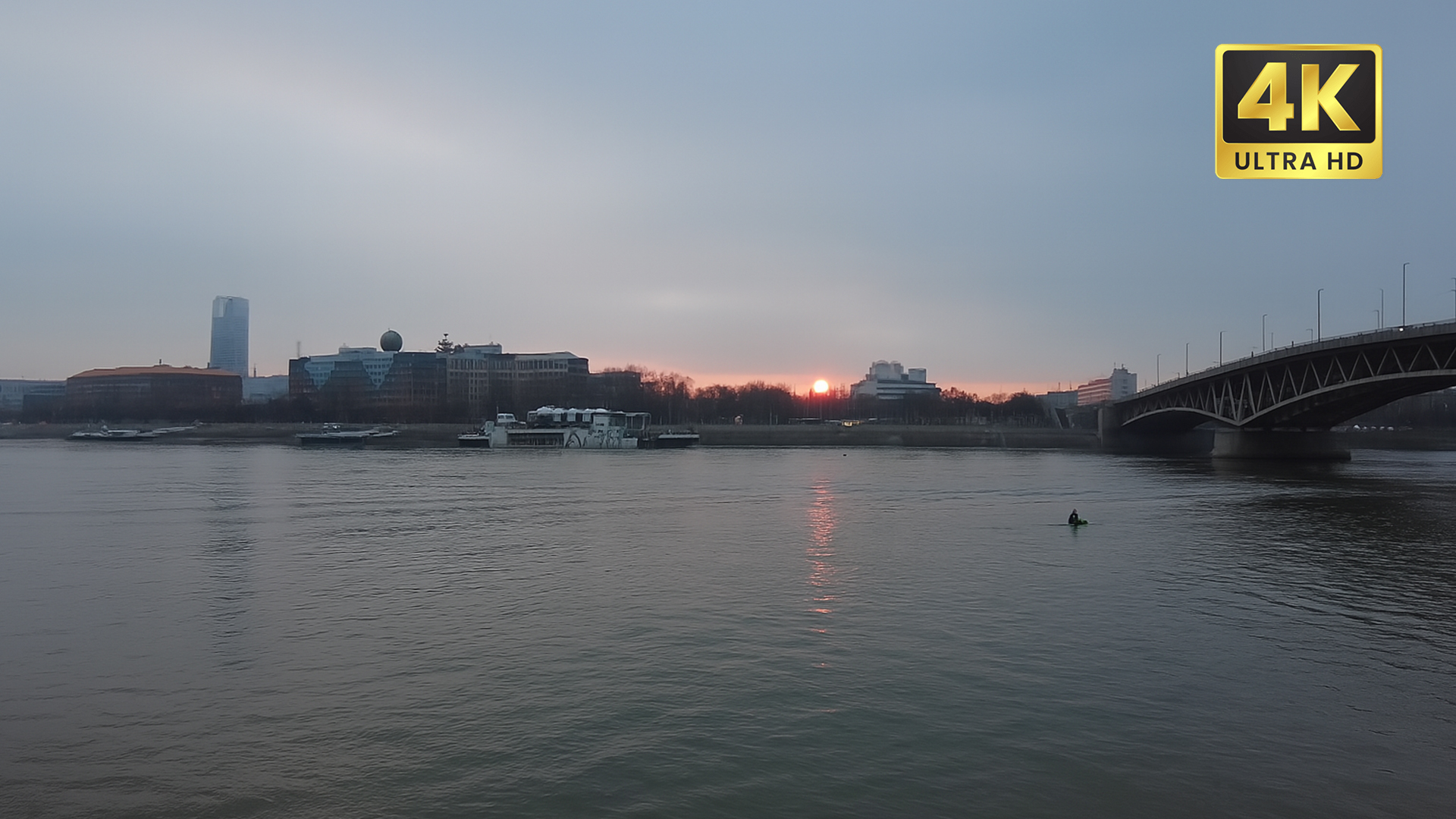Budapest – Balade en soirée 4K