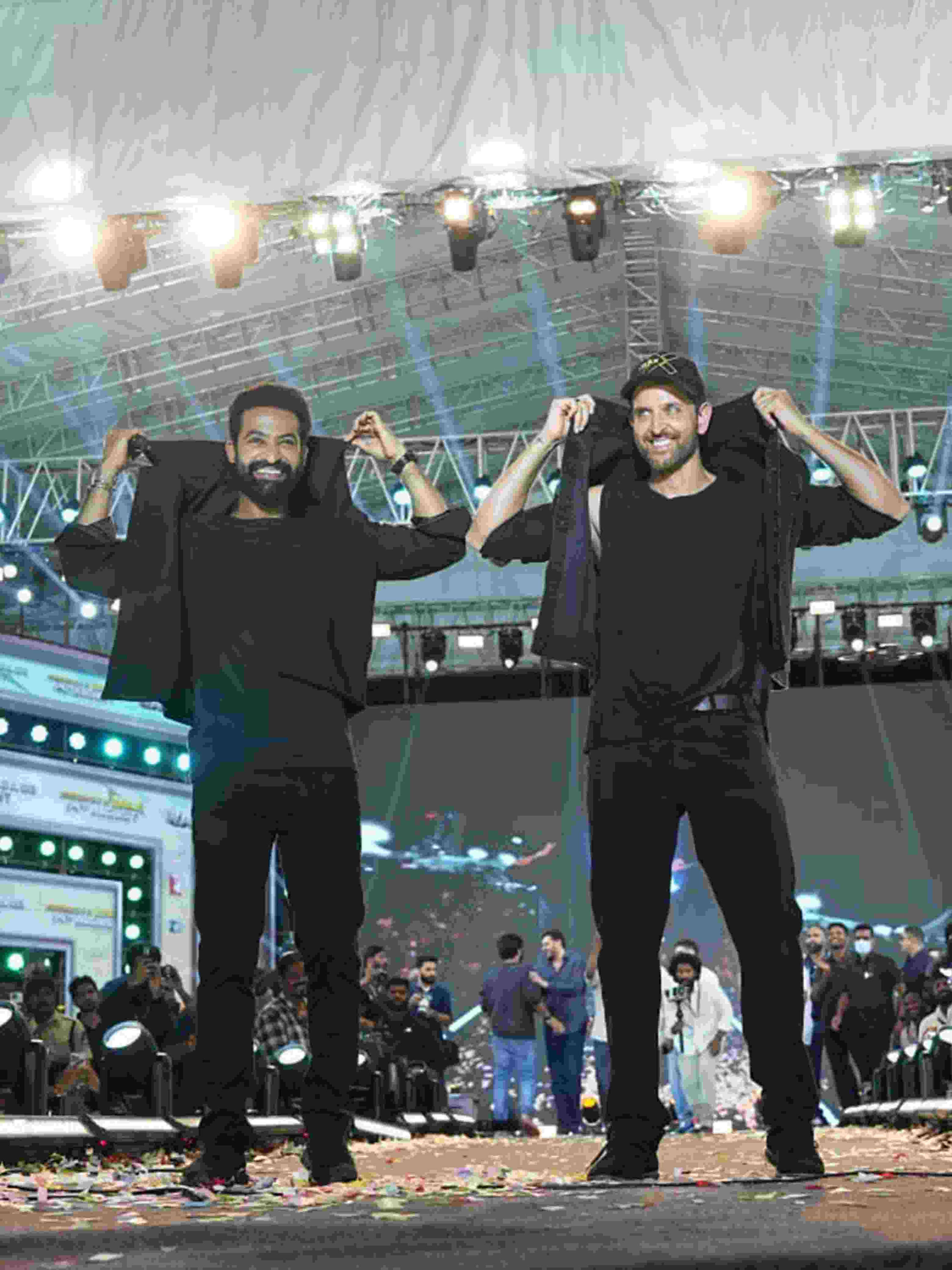 War 2 Pre-release Event: Jr NTR and Hrithik Roshan’s PDA Was The ...